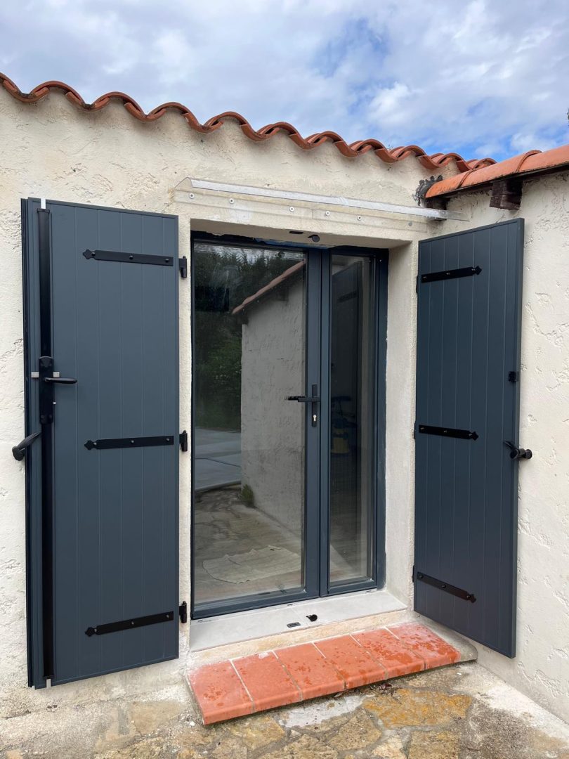 Installation de volets battants en aluminium isolant à Marseille 13013 ...